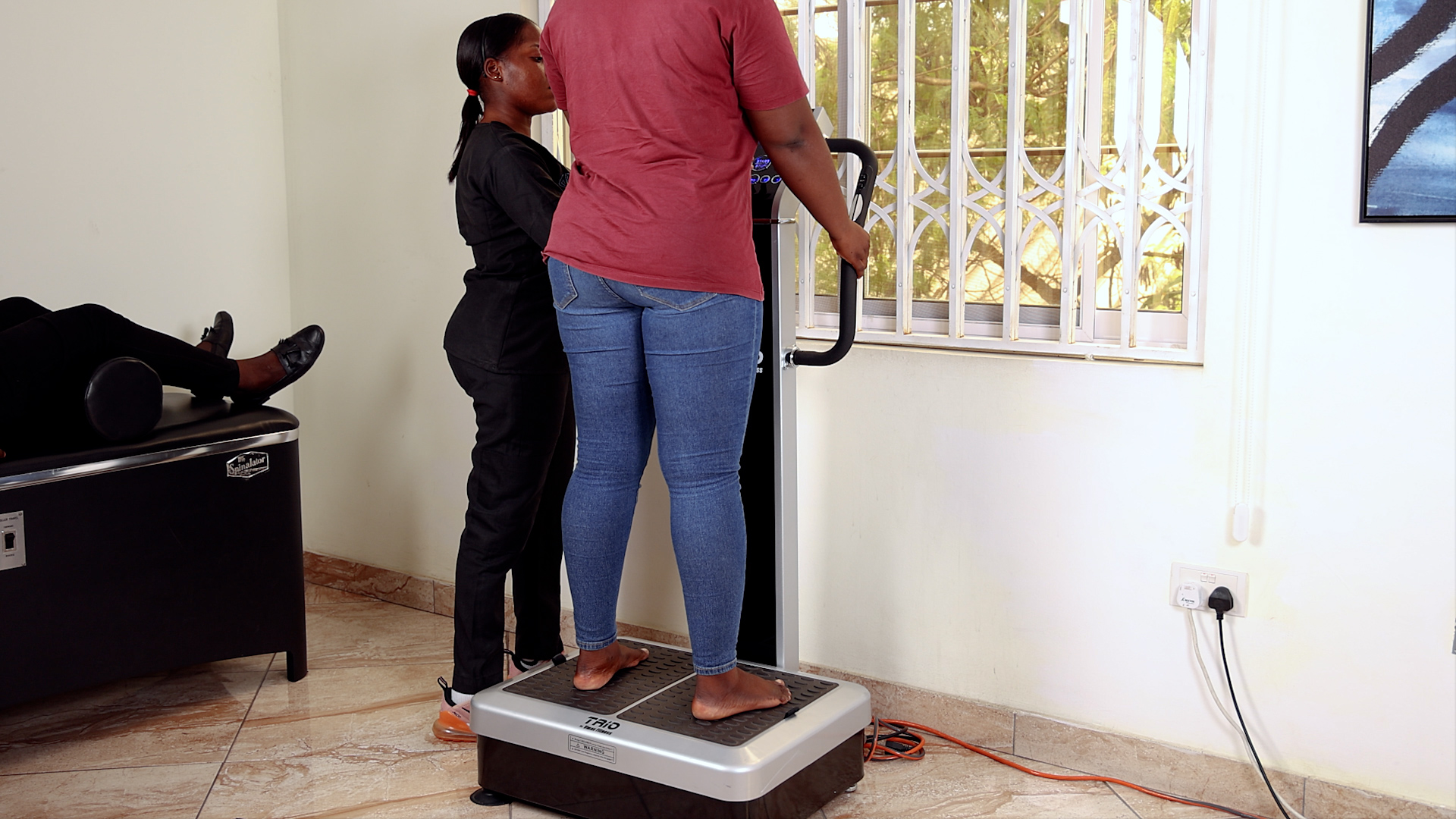 Knee Decompression in - Spine and Nerve Center of Ghana